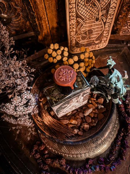 Völva Sight ~ Oil of Divination ~ Seeress ~ Seidr Oil ~ Anointing Oil ...